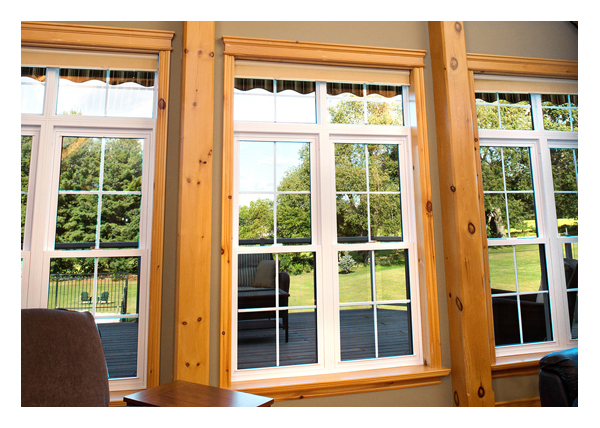 Gallery Image > Combination of 2 hung windows with 2 upper fixed windows
